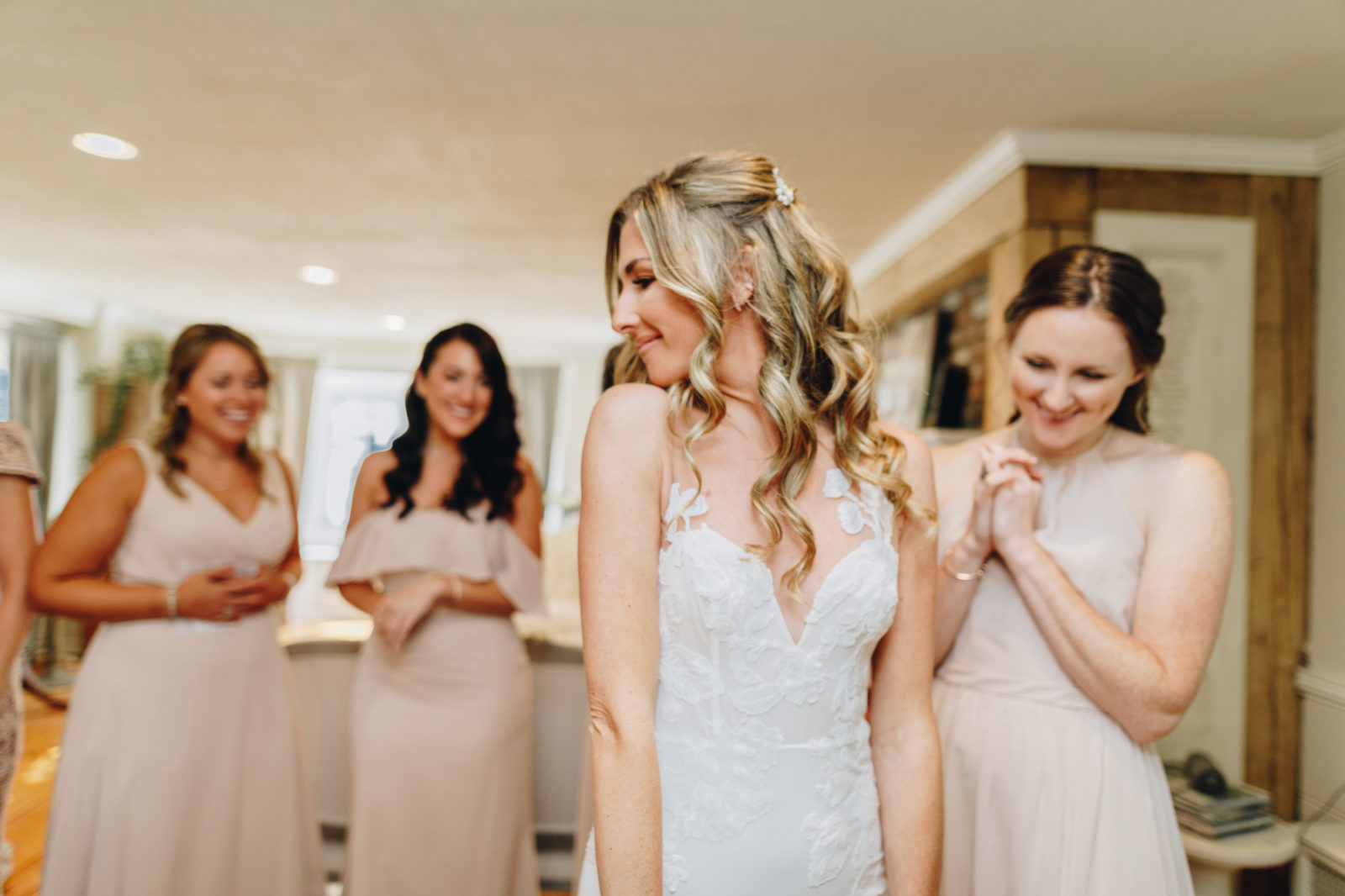 10 Creative First Look Ideas for Fun, Candid Wedding Photos