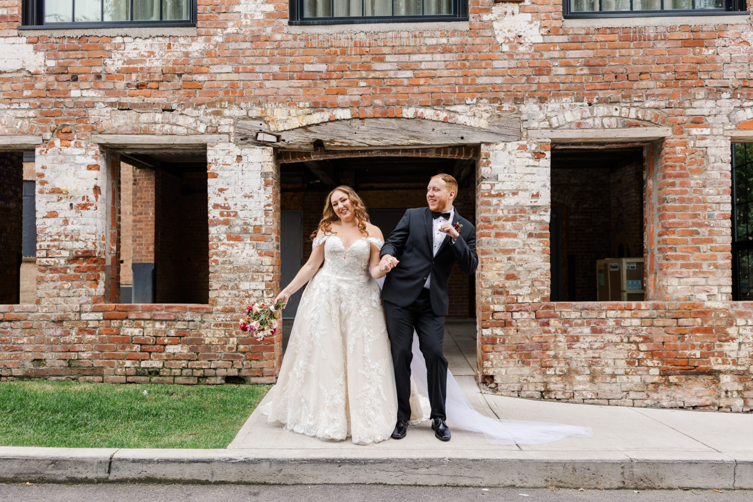Rustic Romantic Roundhouse Wedding Photos in Beacon