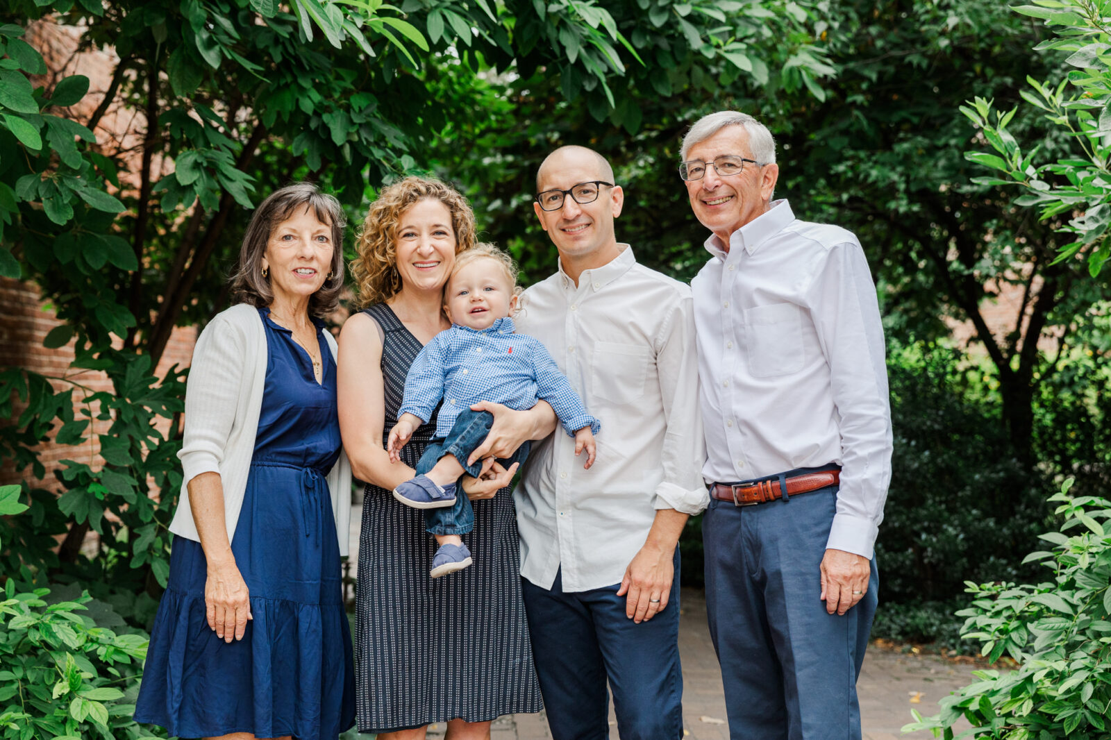 Fun Extended Family Photo Session in Brooklyn Bridge Park