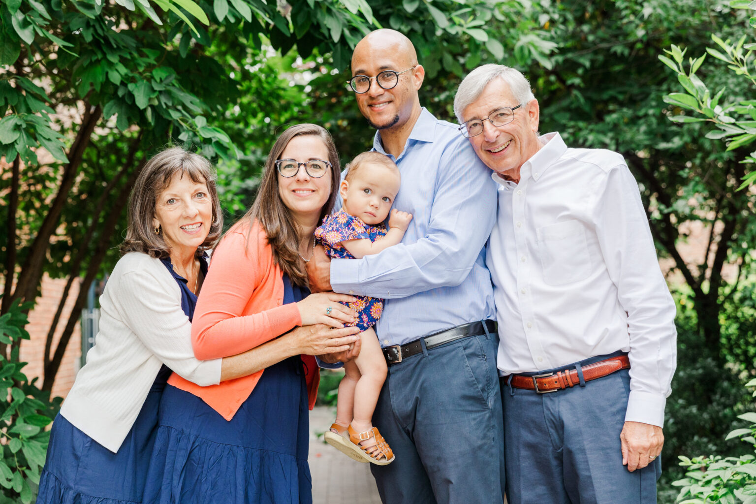 Fun Extended Family Photo Session in Brooklyn Bridge Park