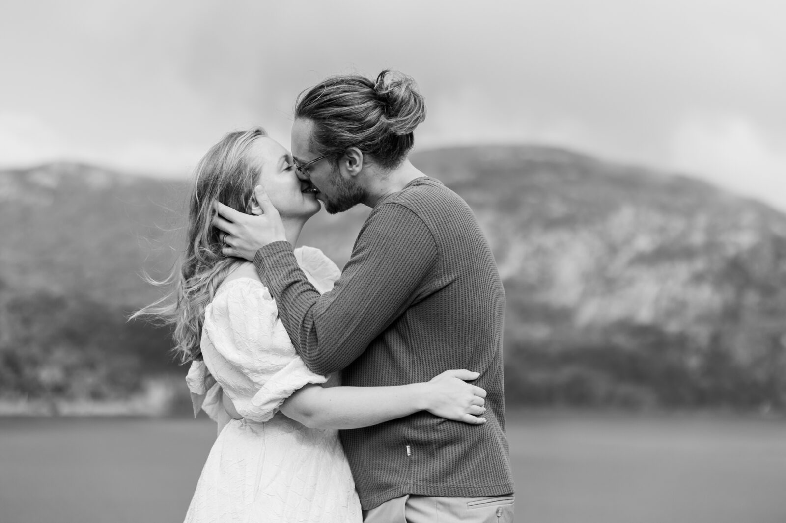 Captivating Engagement Photos at Little Stony Point