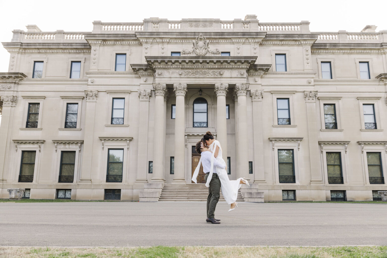 Chic, Timeless Vanderbilt Mansion Engagement Photo Shoot
